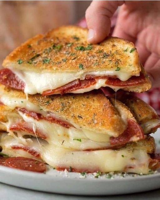 Pepperoni Pizza Grilled Cheese with Garlic Butter 2023 – Easy Family ...