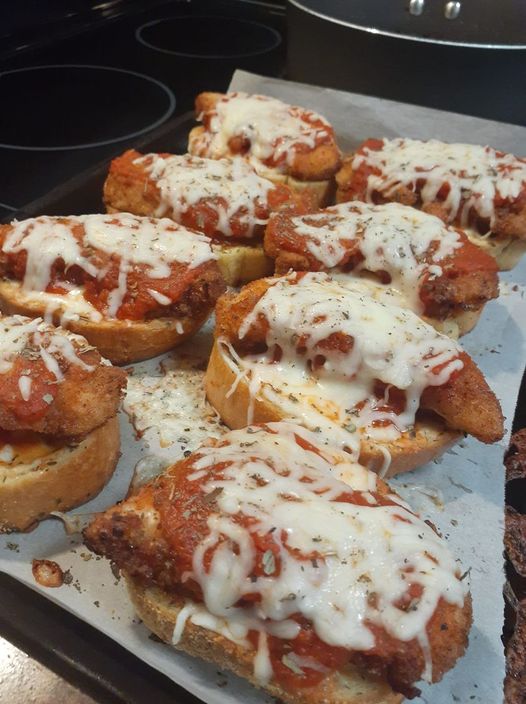 Baked Chicken Parmesan Texas Toast Delight 2023 - Easy Family Recipes