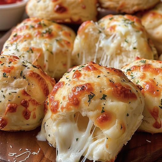 Gooey Mozzarella Biscuit Bombs – Easy Family Recipes